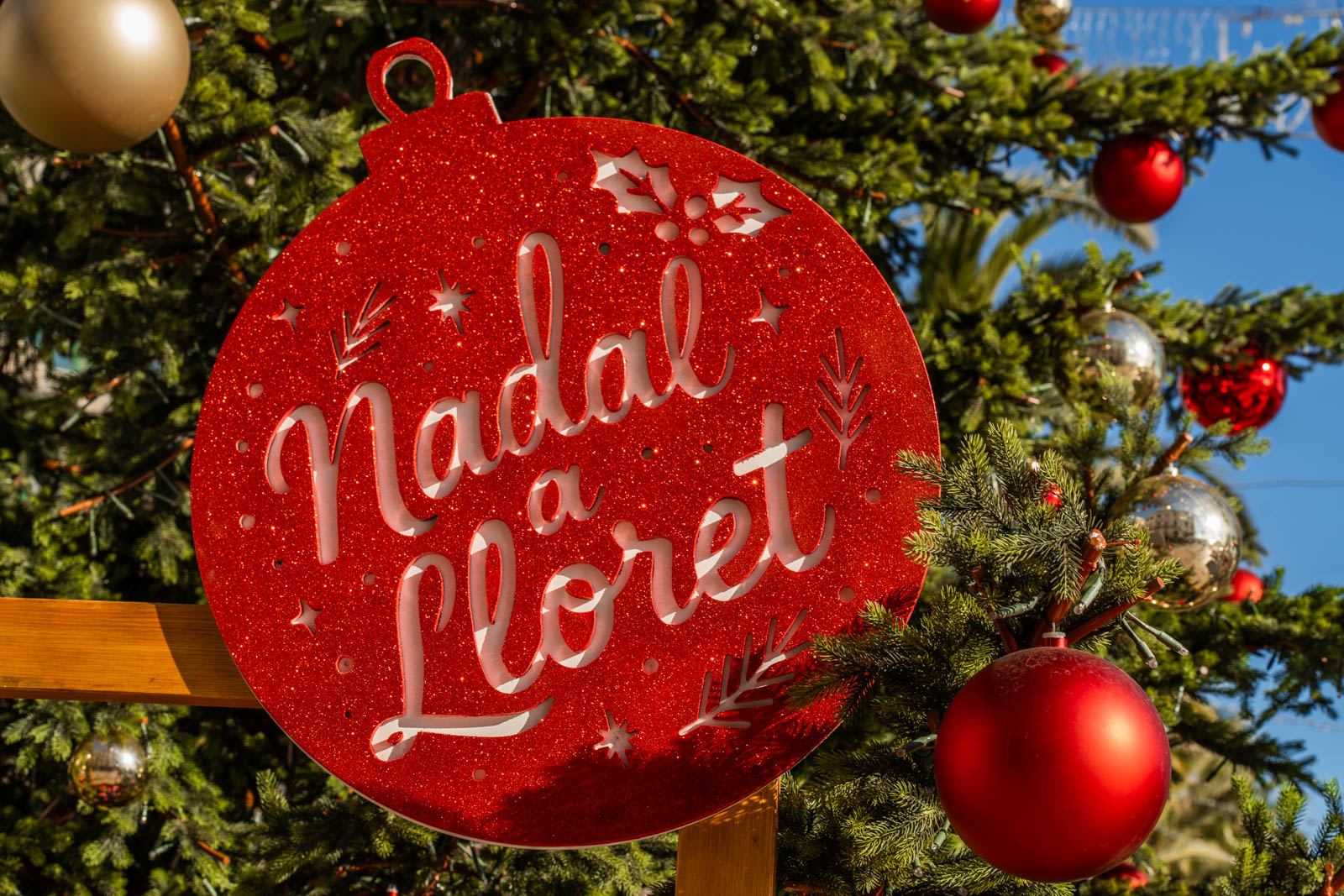 Obre les portes la Fira de Nadal i la pista de gel de Lloret de Mar ...